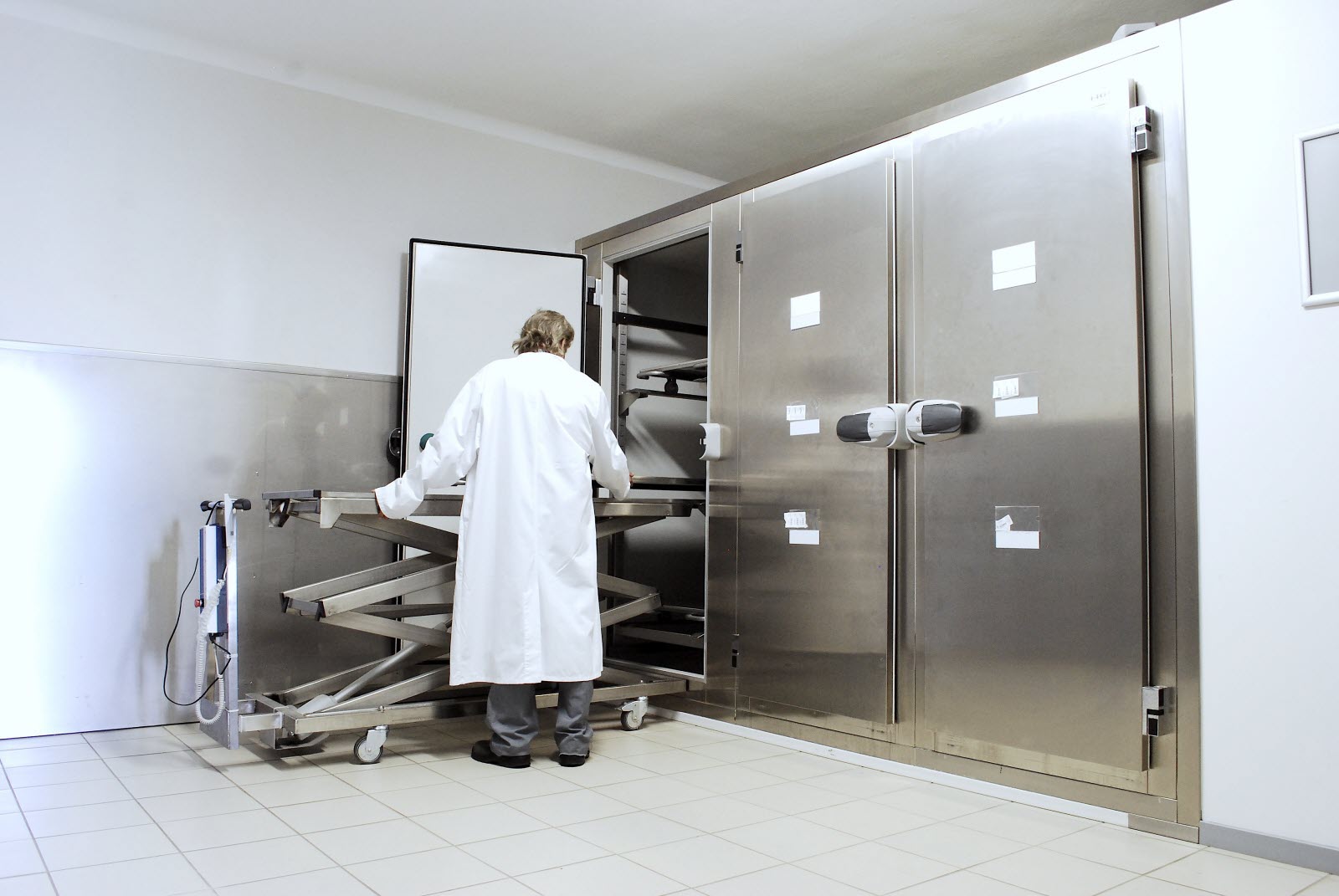 Ex Trabajadora de una morgue vendía partes del cuerpo en Facebook ...